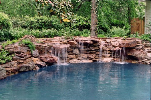 Decorative ponds | Ideas for Home Garden Bedroom Kitchen - HomeIdeasMag.com